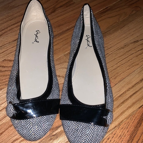 Qupid | Shoes | Black Gray Flats | Poshmark